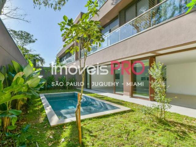 Linda casa em condomínio