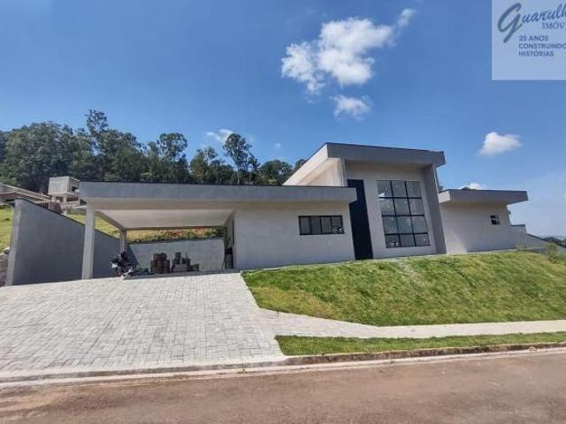 Linda casa em condomínio