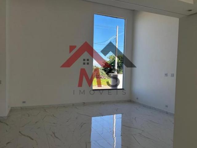 Linda Casa em condomínio