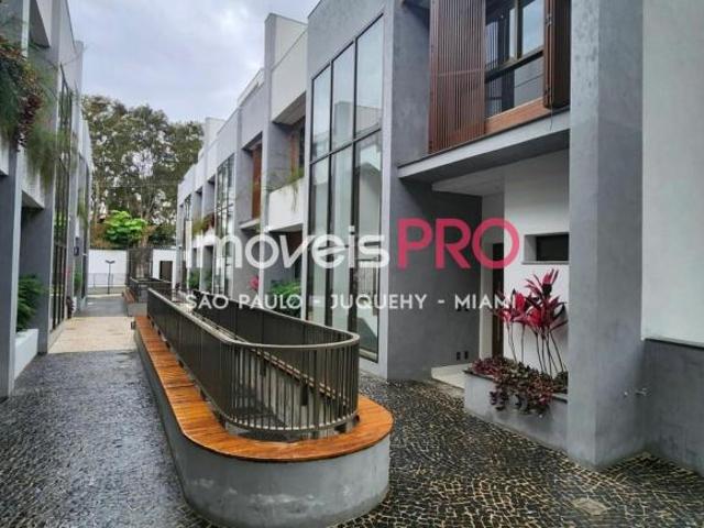Linda casa em Condomínio