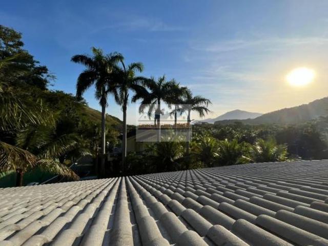Linda casa em condomínio