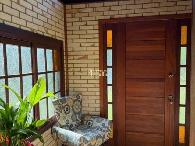 Linda Casa em Condomínio com Churrasqueira e Closet em Vila Elsa, V