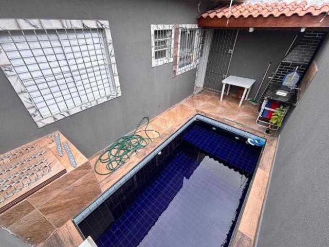 Linda casa em Condomínio com piscina em Itanhaém