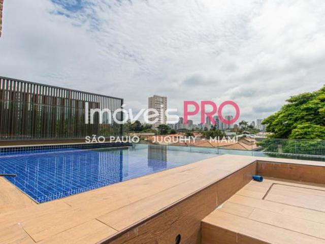 Linda casa em Condomínio com piscina privativa e elevador