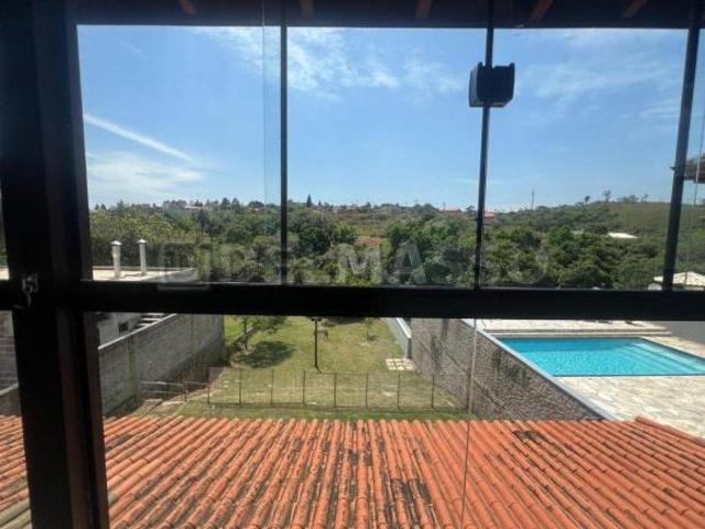 Linda casa em condomínio com vista para a natureza!