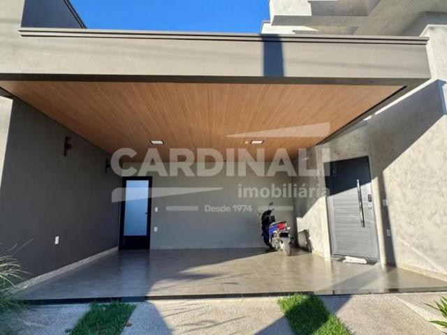 Linda casa em condomínio com 03 suítes e acabamento de primeira qualidade