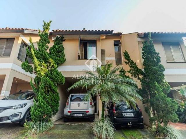Linda casa em condomínio com 3 dorm. suite lareira churr. garagem 2 carros