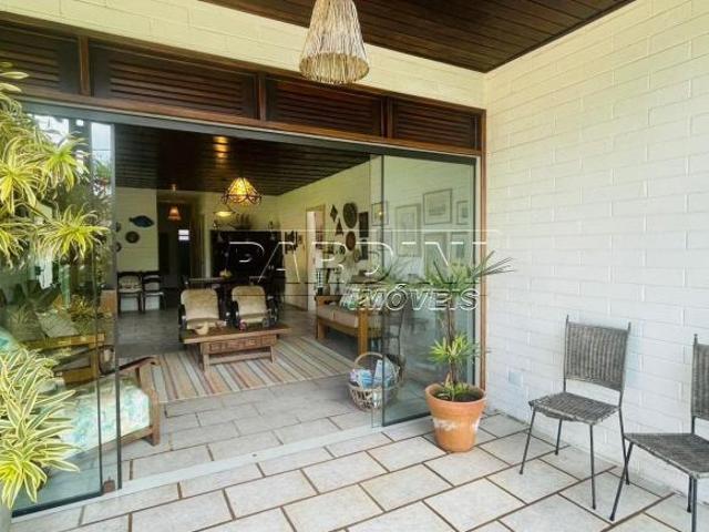 Linda casa em condomínio com 5 dormitórios e espaço gourmet, perto do mar, na praia do Lázaro em Uba