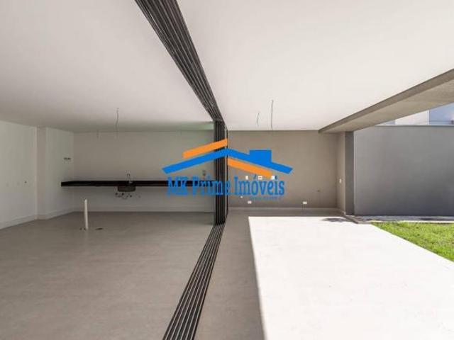 Linda Casa em Condomínio com 845 m² na Granja Julieta