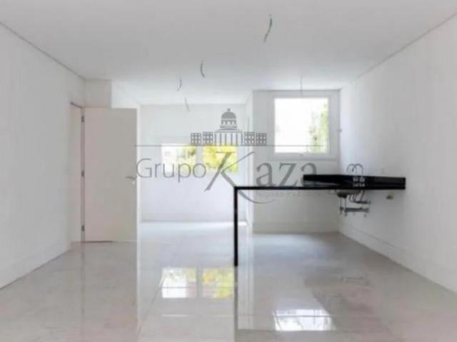 Linda Casa em Condomínio Chácara Santo Antônio 4 Dormitórios 770m²