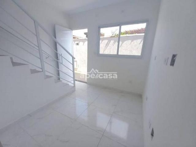 Linda Casa em Condomínio à Venda!