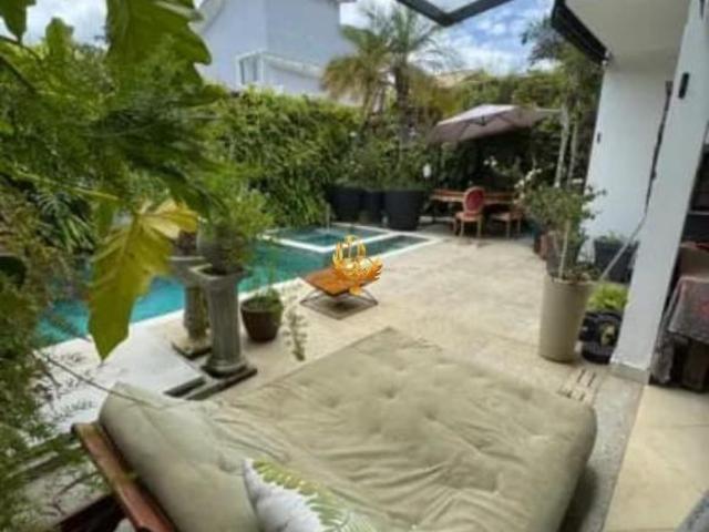 Linda casa em condomínio à venda em Taubaté SP, Jardim Hípica Pinheiro. 4 quartos, 1 suíte, 2 salas
