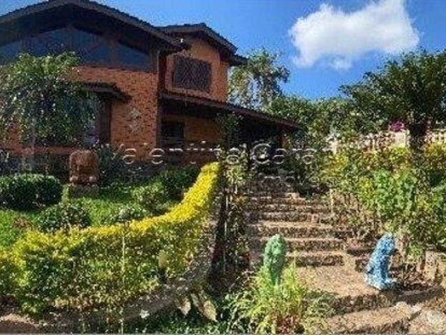 Linda Casa em Condomínio à Venda em Mairiporã