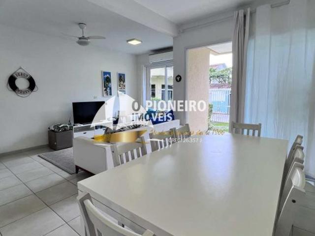 Linda casa em condomínio a venda na praia de Juquehy!