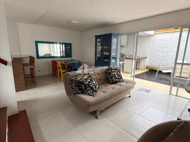 Linda casa em condomínio a venda, na praia de Juquehy!
