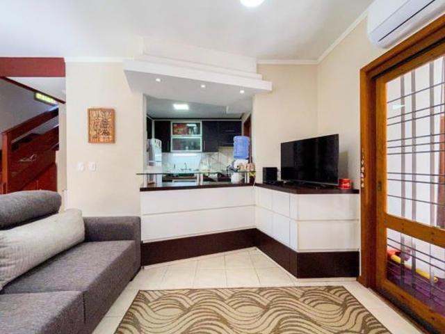 Linda casa em condomínio bairro Guarujá