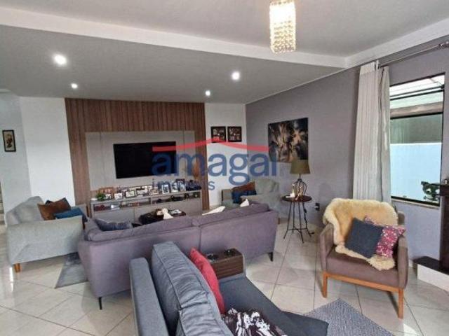 LINDA CASA EM CONDOMÍNIO DE ALTO PADRÃO