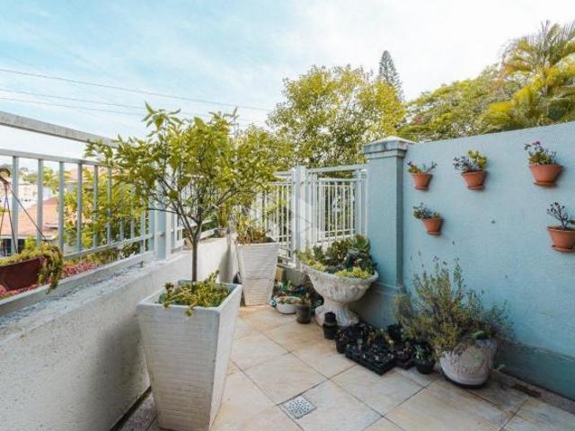 LINDA CASA EM CONDOMÍNIO DE ALTO PADRÃO PERTO DO COLÈGIO FARROUPILHA!