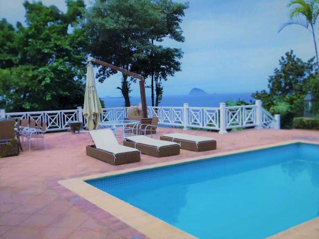 Linda casa em condomínio de luxo com vista espetacular