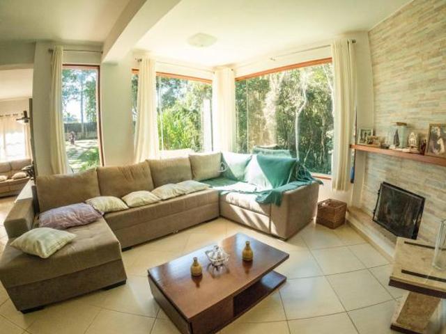 Linda casa em Condomínio em Itapecerica da Serra, na Divisa com Embu das Artes SP