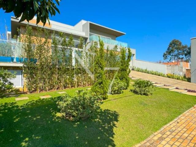 Linda Casa em Condomínio Fechado !