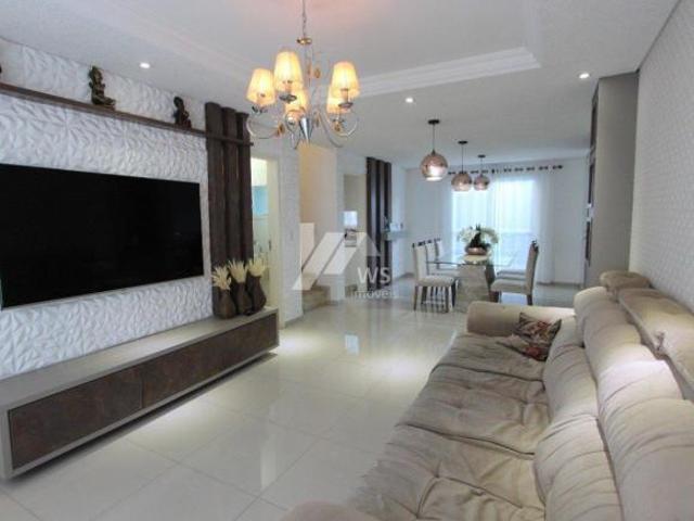 Linda casa em Condomínio Fechado!