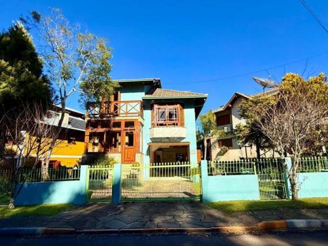 LINDA CASA EM CONDOMÍNIO FECHADO