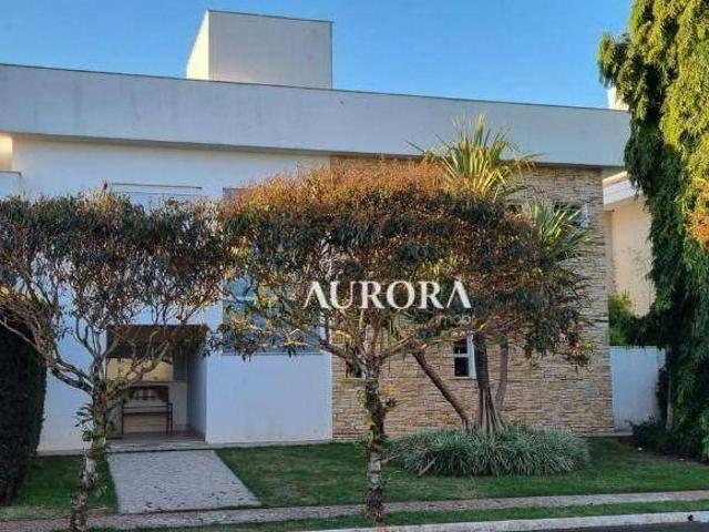 Linda Casa em Condomínio Fechado