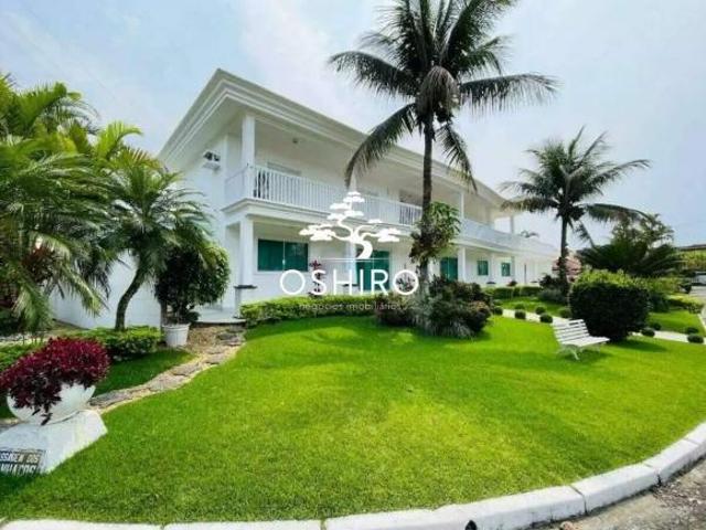 Linda casa em condomínio fechado