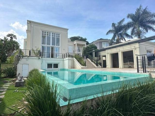 Linda casa em condomínio fechado Tamboré 3