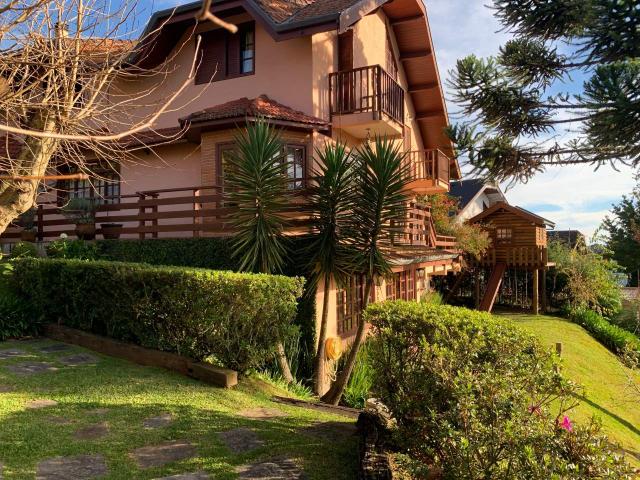 Linda casa em condomínio fechado, Alto do Capivari Campos do Jordão com 6 suítes, wi fi free