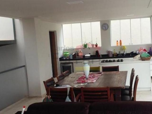 LINDA CASA EM CONDOMÍNIO FECHADO COM 3 SUÍTES E 5 VAGAS PRÓXIMO AO HORTO