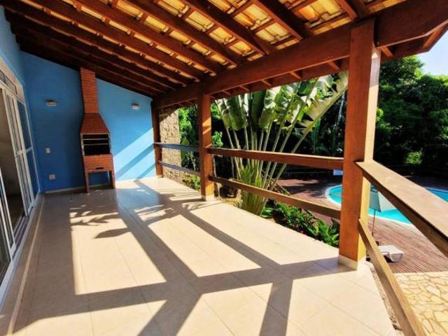 Linda Casa em Condomínio Fechado com Muita Área Verde ao Redor