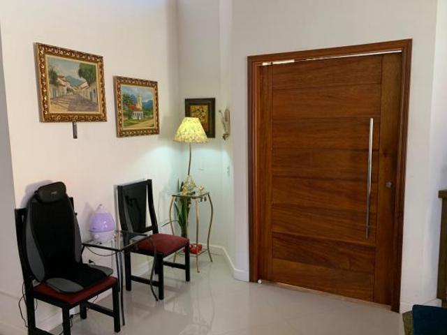 Linda casa em condomínio fechado com segurança em São Roque/SP