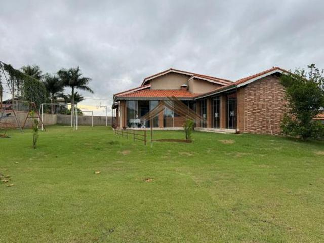 Linda casa em condomínio fechado com terreno de 1.000 m², 3 dormitórios e muito lazer
