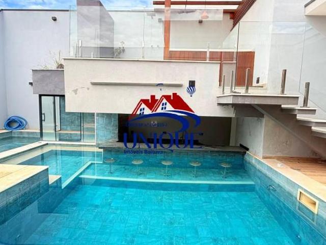 Linda Casa em Condomínio Fechado de Alto Padrão