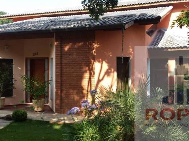 Linda Casa em Condomínio Fechado de Alto Padrão com 4 Dormitórios/4 Vagas à Venda em Arujá, São Paul