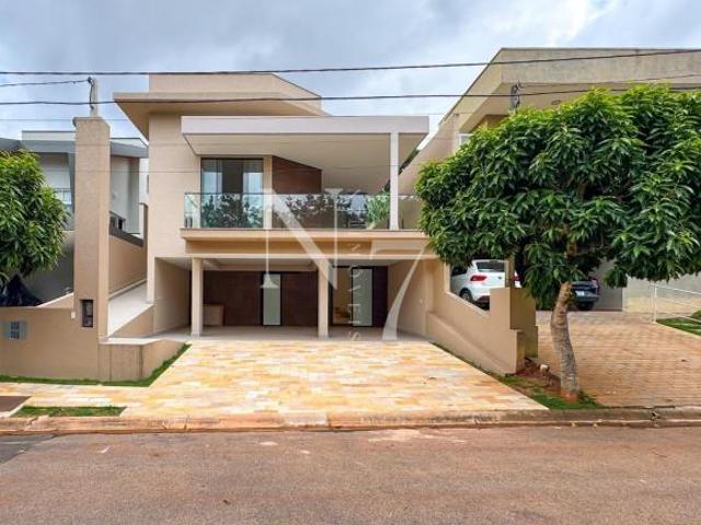 Linda Casa em Condomínio Fechado dentro de Atibaia !