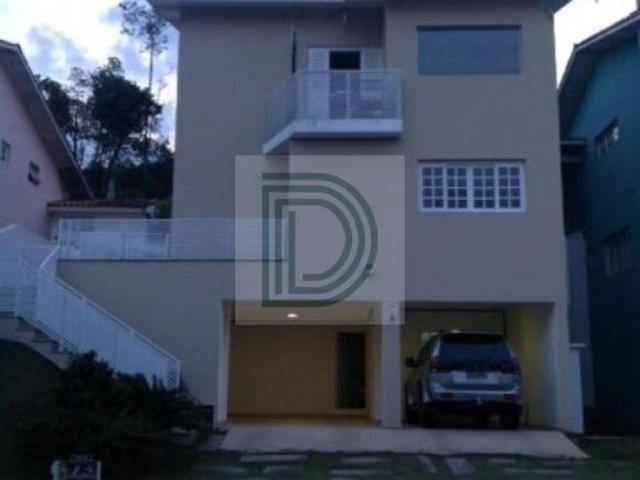 LInda casa em condomínio fechado na Granja Viana