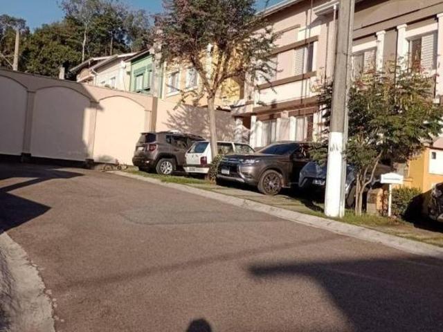 Linda Casa em Condomínio Fechado no Caxambú Aceita permuta com apartamento na região da colônia