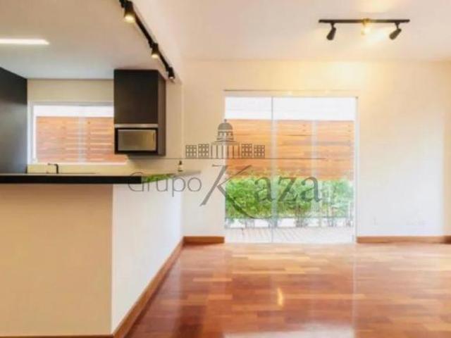 Linda casa em condomínio fechado no Jardim Viana
