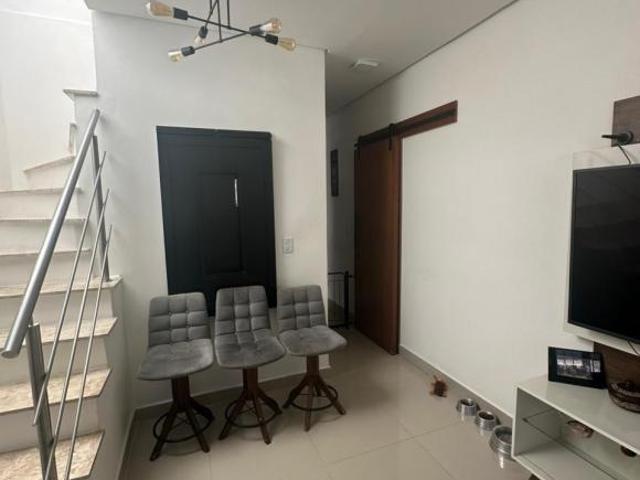 Linda Casa em condomínio, localizada no bairro TRISTEZA, Zona Sul de PORTO ALEGRE.