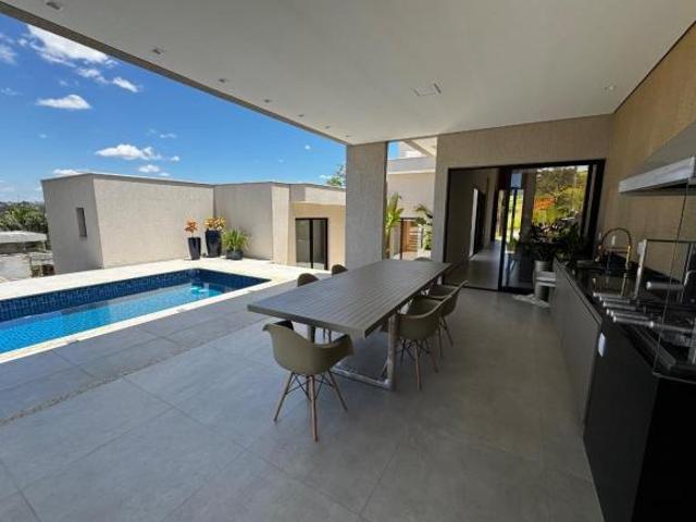 Linda casa em condomínio mont ville, não perca!