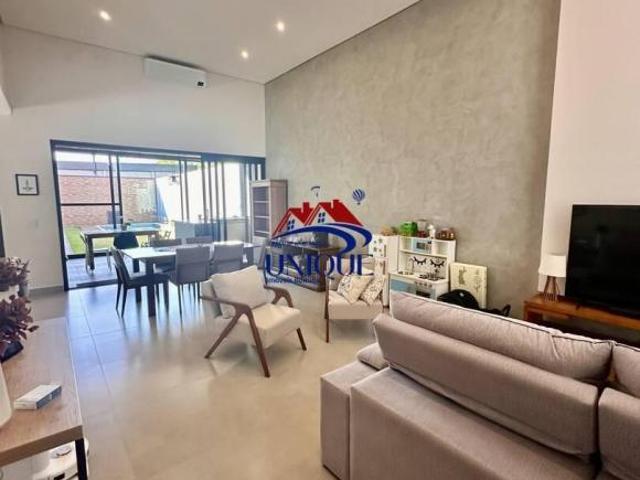 LINDA CASA EM CONDOMÍNIO NO CENTRO DA CIDADE DE BOITUVA À VENDA