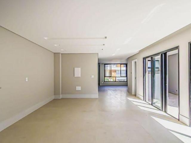 Linda casa em condomínio no Jardim das Américas com 03 suítes