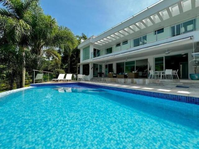Linda casa em condomínio na Praia da Santa Rita em Ubatuba!