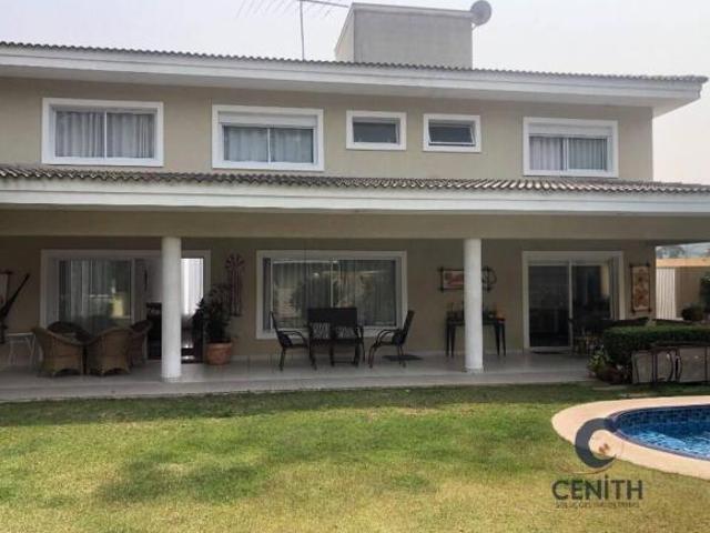 Linda Casa em Condomínio Privilegiado – Alto Padrão e Sofisticação