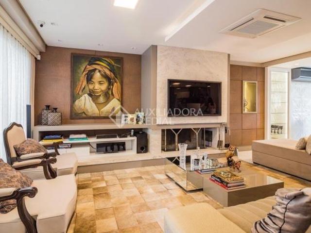 LINDA CASA EM CONDOMINIO TOTALMENTE MOBILIADA!