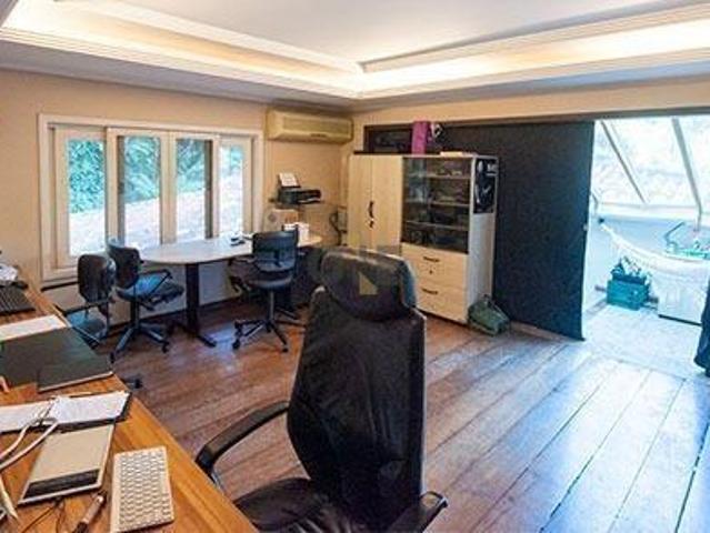 LINDA CASA EM CONDOMINO ESTILO AMERICANO COM 6 SUÍTES Á VENDA GRANJA VIANA COTIA