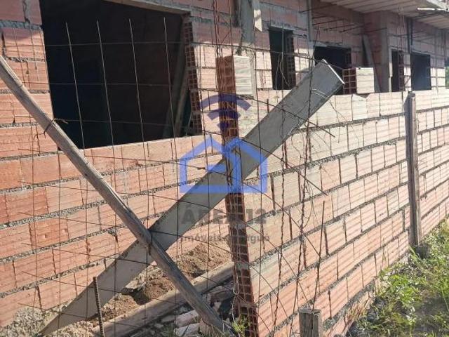 Linda Casa em construção à venda no bairro do Golfinho em Caraguatatuba, SP Ótima oportunidade par